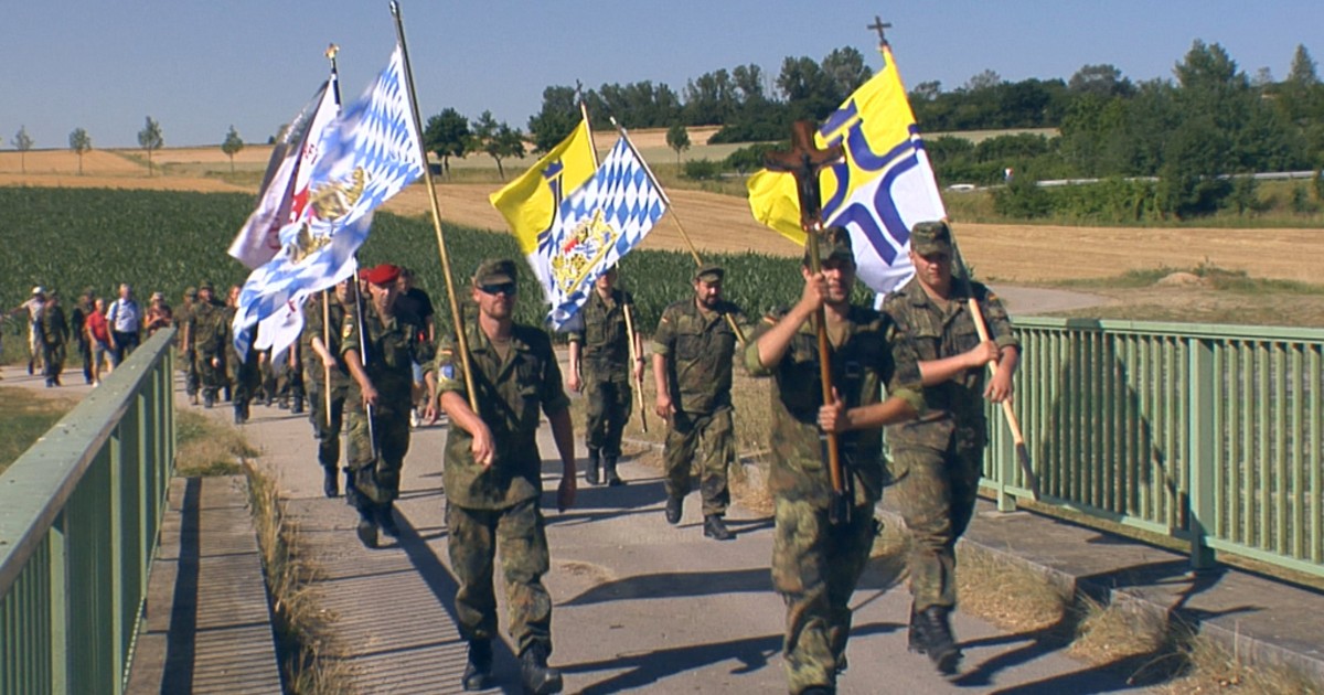Amberg: Soldaten pilgern auf das Bergfest | Oberpfalz TV