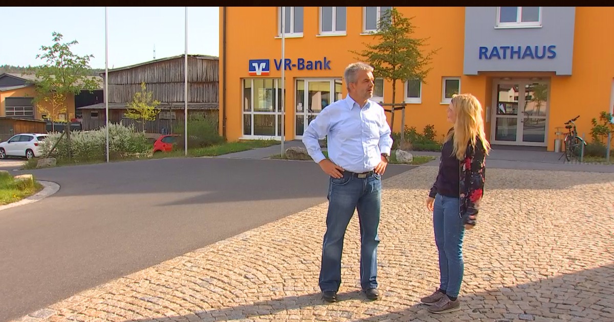 Poppenricht: Bürgermeister Roger Hoffmann legt Amt nieder | Oberpfalz TV