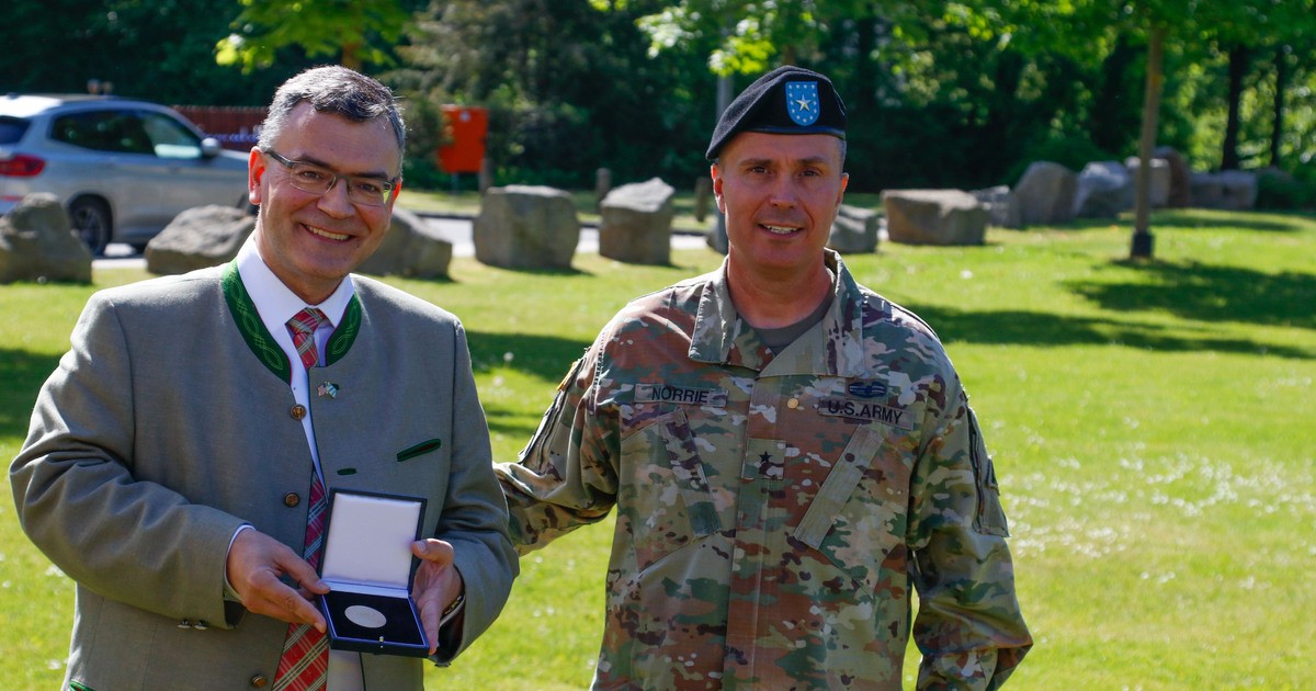 Oberpfalz: Europamedaille für Brigadier General Christopher R. Norrie ...